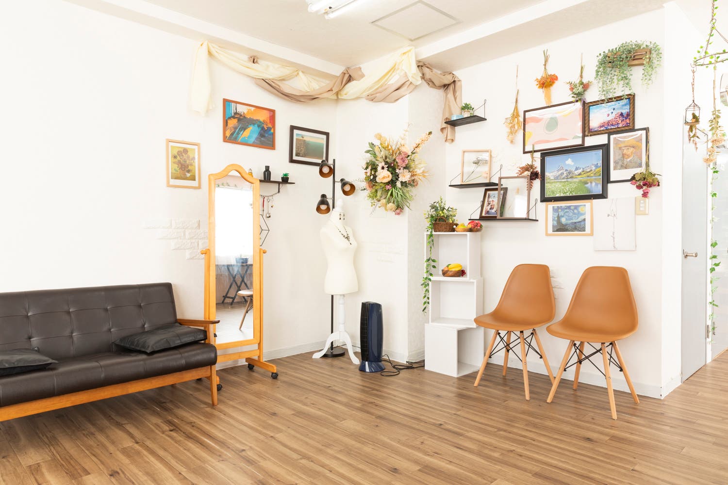 プチリニューアル。控室あり。自然光がたっぷり入る使いやすいシンプルな撮影スタジオ。の写真9