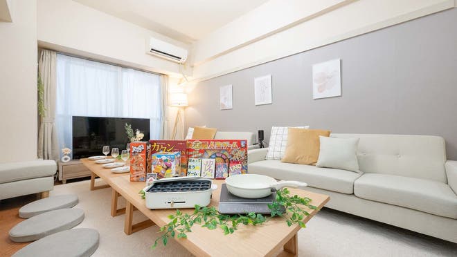 🎬【関内駅徒歩1分】100インチプロジェクター&大画面TV🎮ゲーム5種🎲ボドゲ10種/たこパOK🍳女子会/誕生日会に最適の写真1