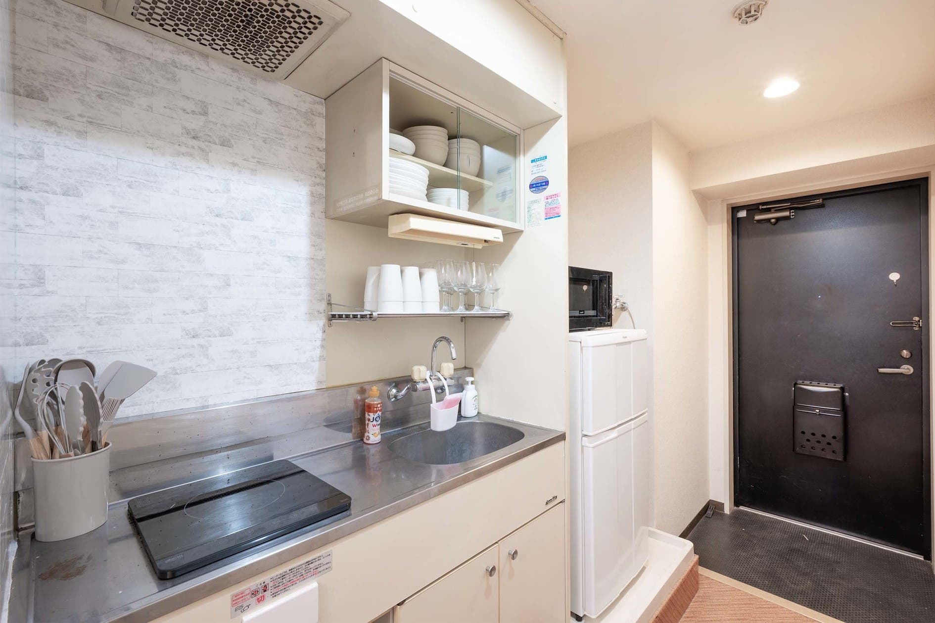 🎬【関内駅徒歩1分】100インチプロジェクター＆大画面TV🎮ゲーム5種🎲ボドゲ10種/たこパOK🍳女子会/誕生日会に最適の写真24