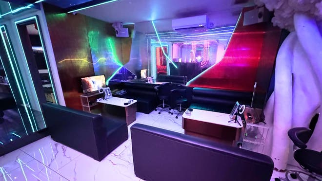 飲み放題990円/圧倒的な宇宙空間/カラオケ無料/メインフロア+3個室の写真8