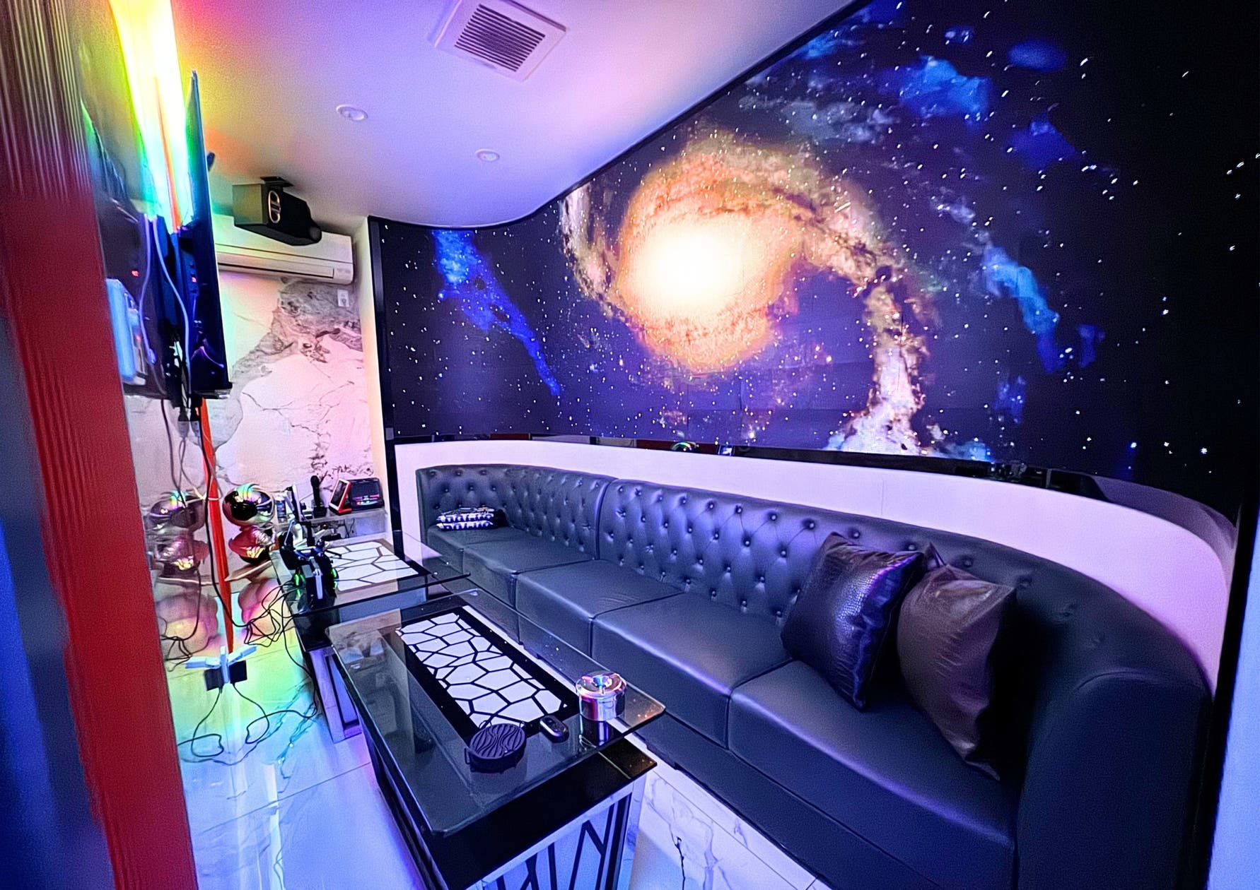 飲み放題990円/圧倒的な宇宙空間/カラオケ無料/メインフロア+３個室の写真10