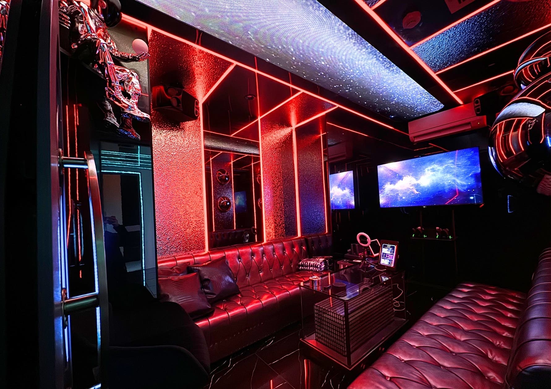 飲み放題990円/圧倒的な宇宙空間/カラオケ無料/メインフロア+３個室の写真15