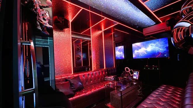 飲み放題990円/圧倒的な宇宙空間/カラオケ無料/メインフロア+3個室の写真15
