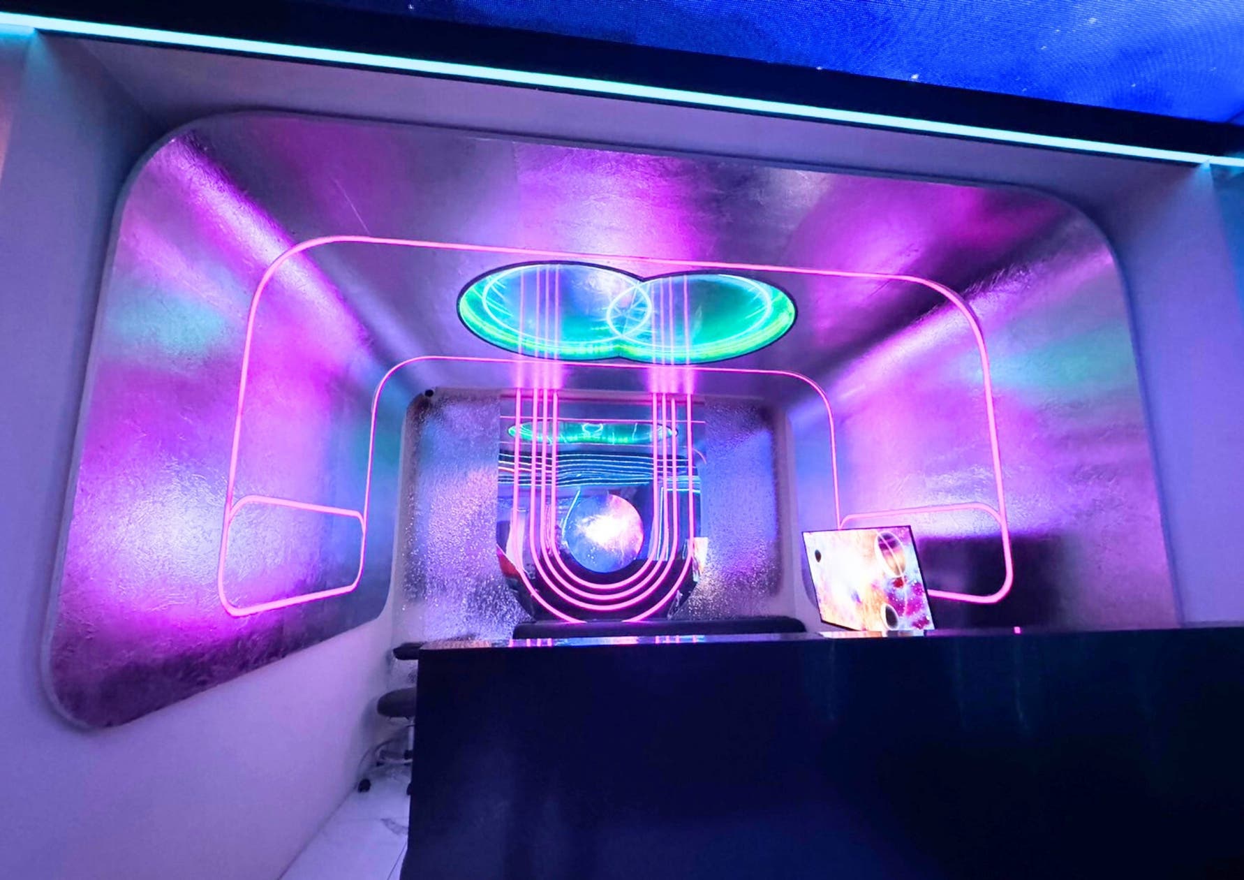 飲み放題990円/圧倒的な宇宙空間/カラオケ無料/メインフロア+３個室の写真17