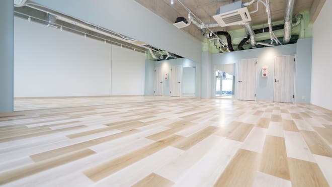 柏駅東口7分/明るくて綺麗なスタジオでダンス、ヨガ /2面鏡でプライベートレッスンにも最適!の写真1