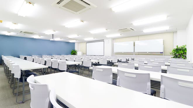 【JR博多駅東5出口徒歩15秒!筑紫口徒歩1分!105名利用可】プロジェクター・WiFi無料!ふれあい貸し会議室 博多No126の写真1