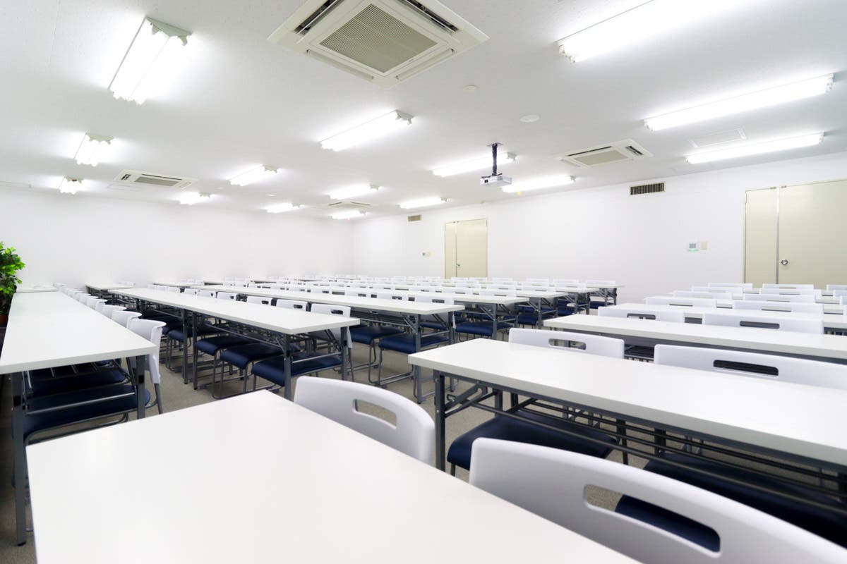 【JR博多駅東5出口徒歩15秒！筑紫口徒歩1分！105名利用可】プロジェクター・WiFi無料！ふれあい貸し会議室 博多No126の写真6