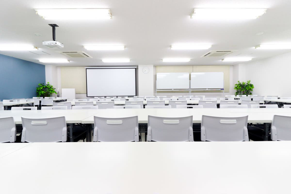 【JR博多駅東5出口徒歩15秒！筑紫口徒歩1分！105名利用可】プロジェクター・WiFi無料！ふれあい貸し会議室 博多No126の写真8