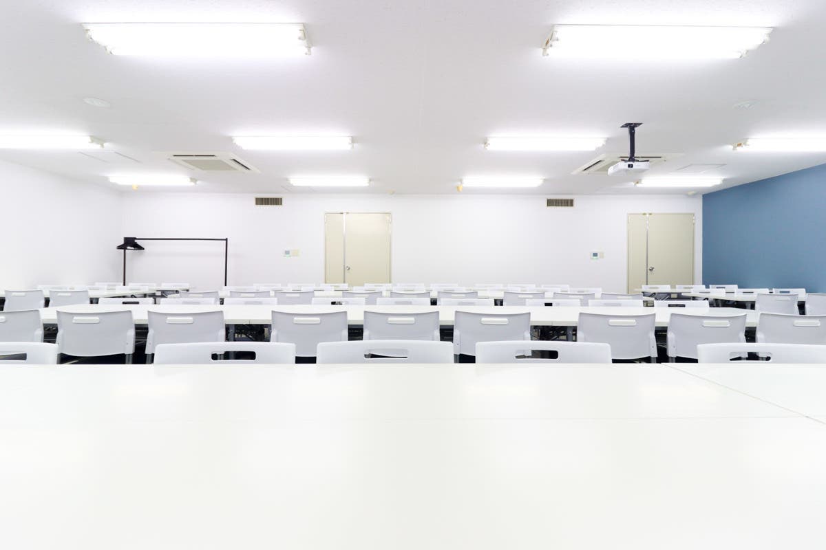 【JR博多駅東5出口徒歩15秒！筑紫口徒歩1分！105名利用可】プロジェクター・WiFi無料！ふれあい貸し会議室 博多No126の写真10