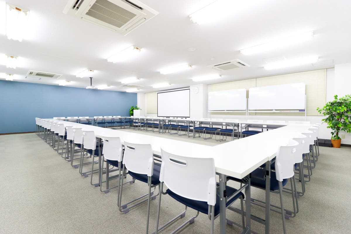 【JR博多駅東5出口徒歩15秒！筑紫口徒歩1分！105名利用可】プロジェクター・WiFi無料！ふれあい貸し会議室 博多No126の写真11