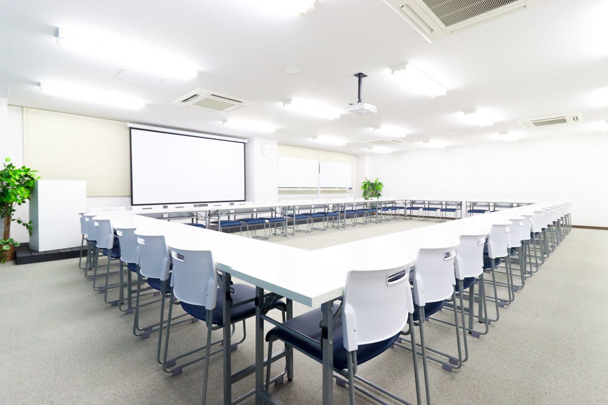 【JR博多駅東5出口徒歩15秒！筑紫口徒歩1分！105名利用可】プロジェクター・WiFi無料！ふれあい貸し会議室 博多No126の写真13