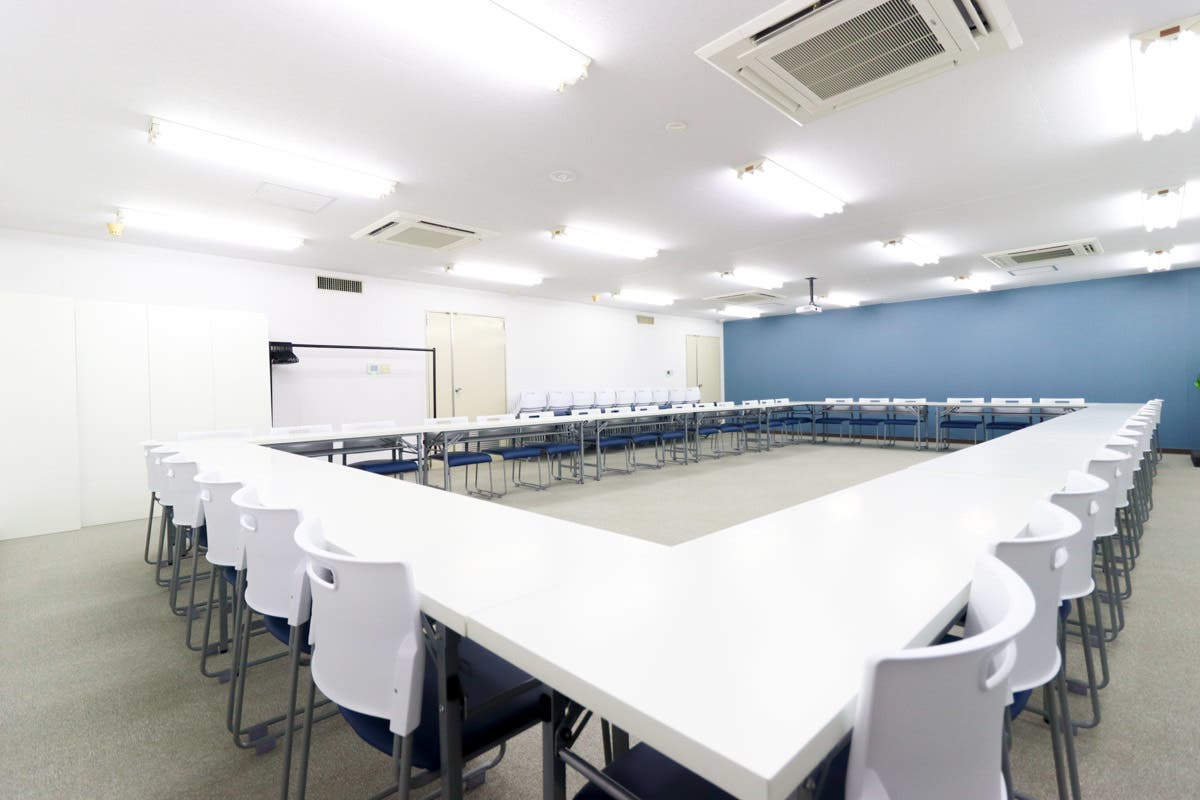 【JR博多駅東5出口徒歩15秒！筑紫口徒歩1分！105名利用可】プロジェクター・WiFi無料！ふれあい貸し会議室 博多No126の写真15