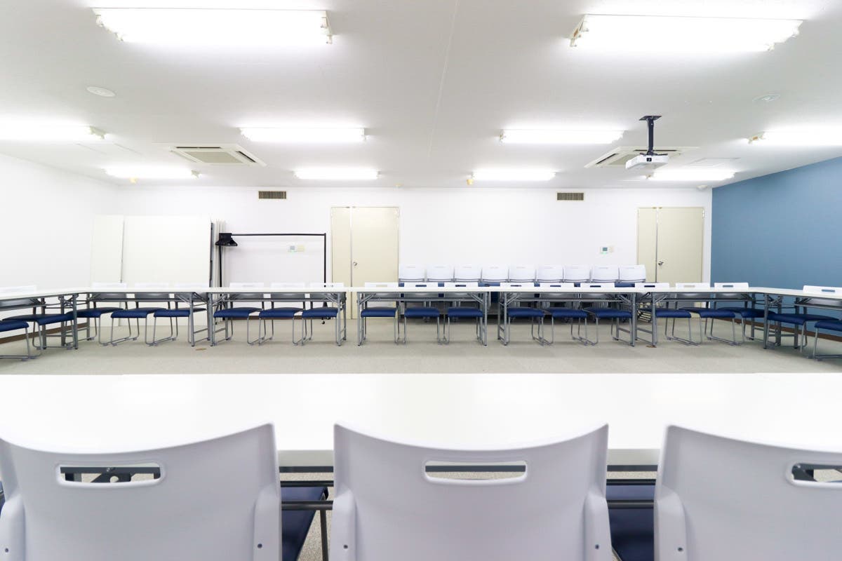 【JR博多駅東5出口徒歩15秒！筑紫口徒歩1分！105名利用可】プロジェクター・WiFi無料！ふれあい貸し会議室 博多No126の写真16