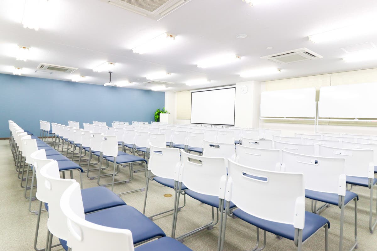 【JR博多駅東5出口徒歩15秒！筑紫口徒歩1分！105名利用可】プロジェクター・WiFi無料！ふれあい貸し会議室 博多No126の写真17