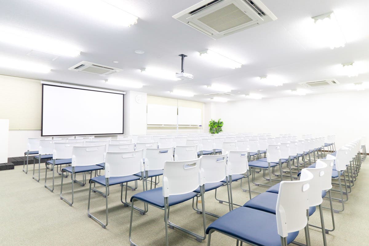 【JR博多駅東5出口徒歩15秒！筑紫口徒歩1分！105名利用可】プロジェクター・WiFi無料！ふれあい貸し会議室 博多No126の写真18