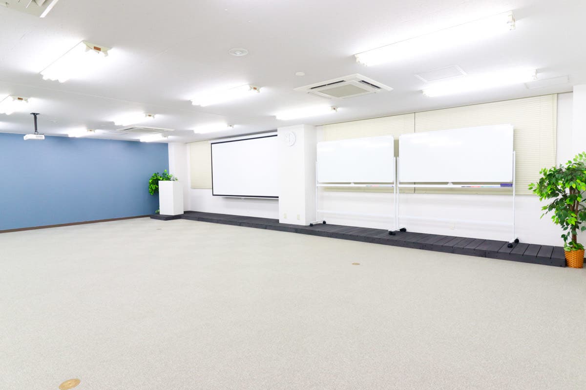 【JR博多駅東5出口徒歩15秒！筑紫口徒歩1分！105名利用可】プロジェクター・WiFi無料！ふれあい貸し会議室 博多No126の写真23