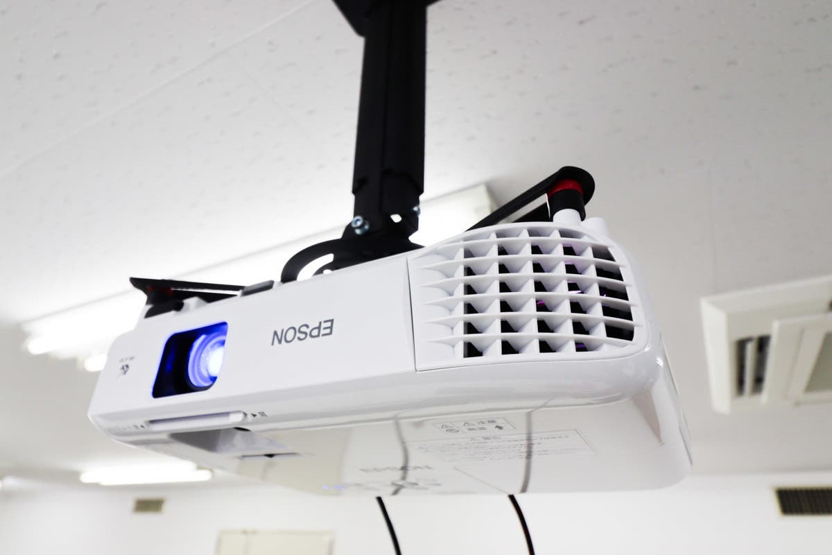 【JR博多駅東5出口徒歩15秒！筑紫口徒歩1分！105名利用可】プロジェクター・WiFi無料！ふれあい貸し会議室 博多No126の写真25