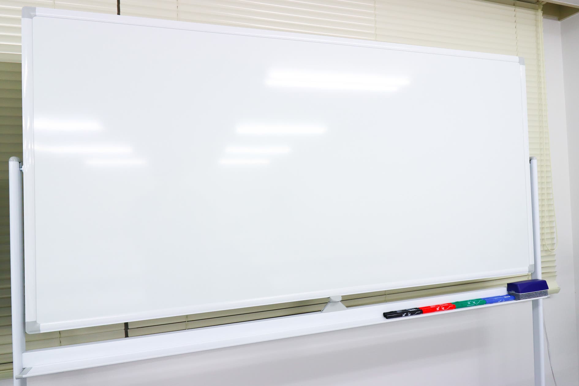 【JR博多駅東5出口徒歩15秒！筑紫口徒歩1分！105名利用可】プロジェクター・WiFi無料！ふれあい貸し会議室 博多No126の写真26