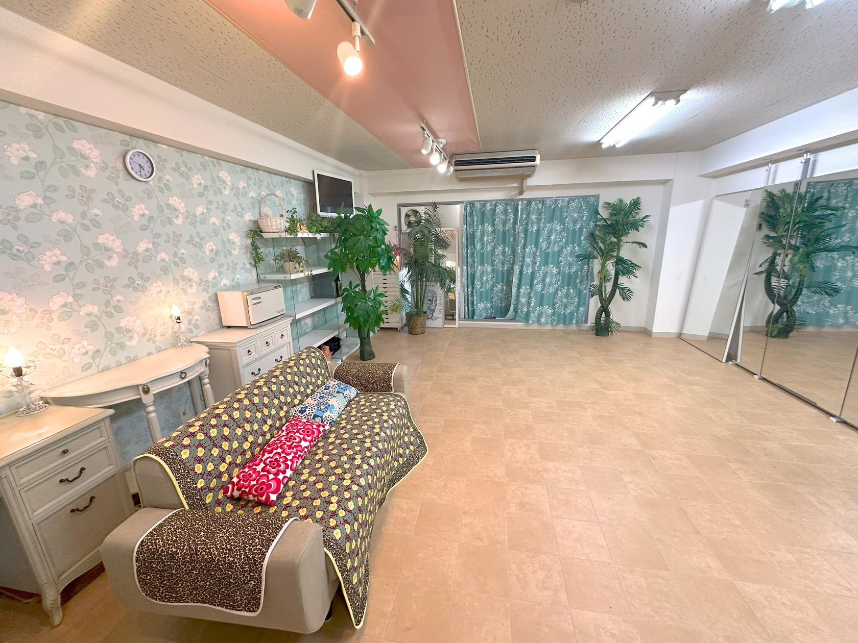 【高円寺駅徒歩３分】フォトウエディングのメイク、ウエディングヘアメイクリハーサル、フェイシャルエステ、ヨガ、動画撮影などに最適の写真1