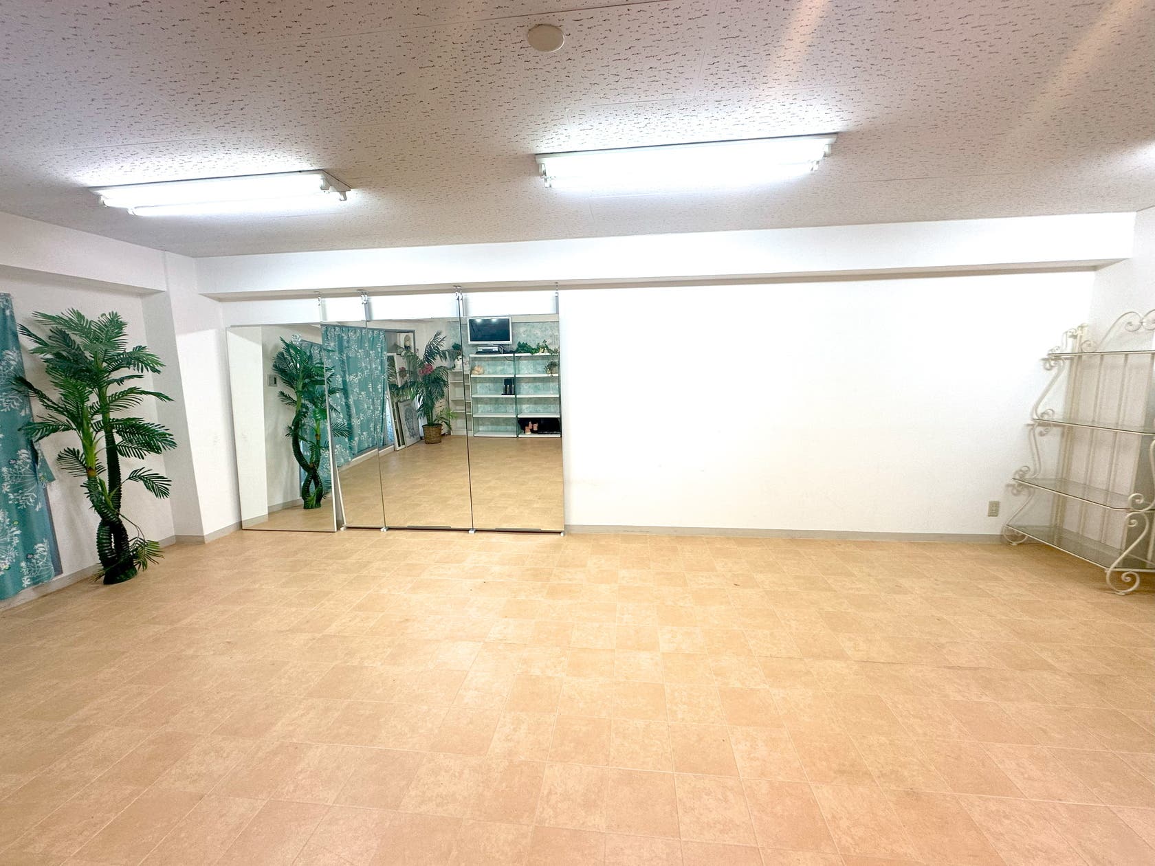 【高円寺駅徒歩３分】フォトウエディングのメイク、ウエディングヘアメイクリハーサル、フェイシャルエステ、ヨガ、動画撮影などに最適の写真2