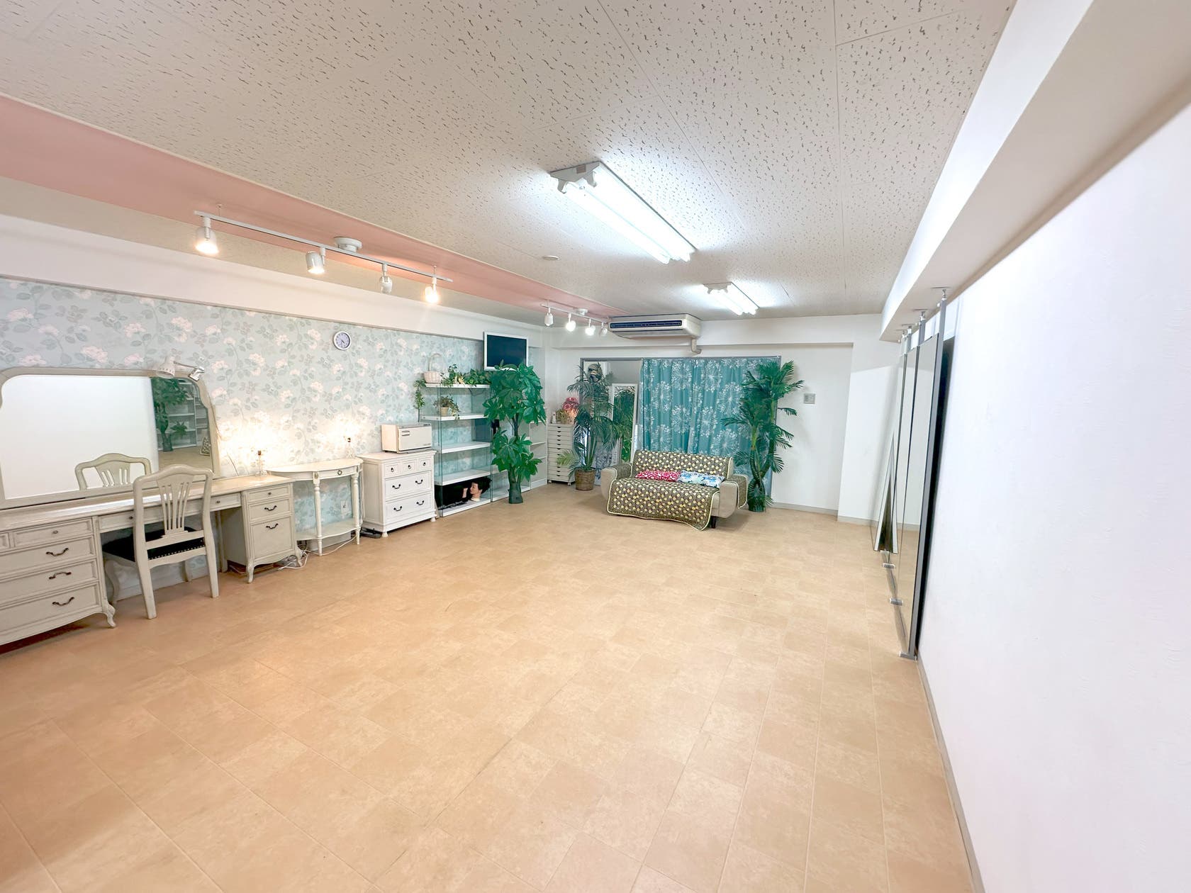 【高円寺駅徒歩３分】フォトウエディングのメイク、ウエディングヘアメイクリハーサル、フェイシャルエステ、ヨガ、動画撮影などに最適の写真3