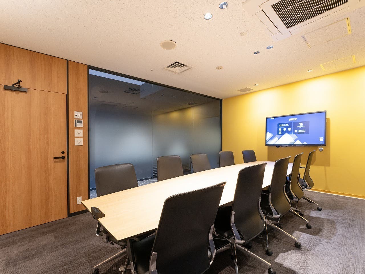  【江戸堀センタービル】肥後橋駅徒歩7分！カフェに併設10名様用会議室の写真1