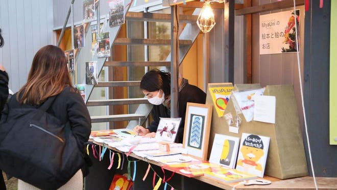 ポップアップや商品のプロモーションに!コンパクトな屋台で小商の写真3