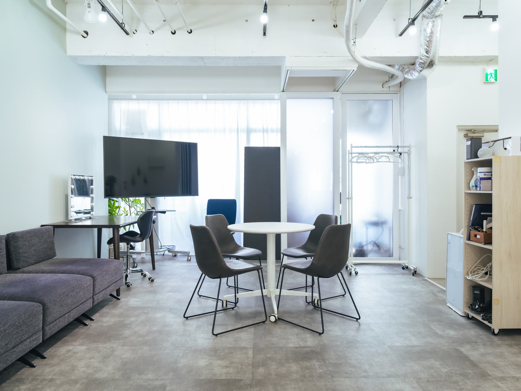 【北松戸駅徒歩1分】様々なイメージが撮影できる駅近スタジオの写真8