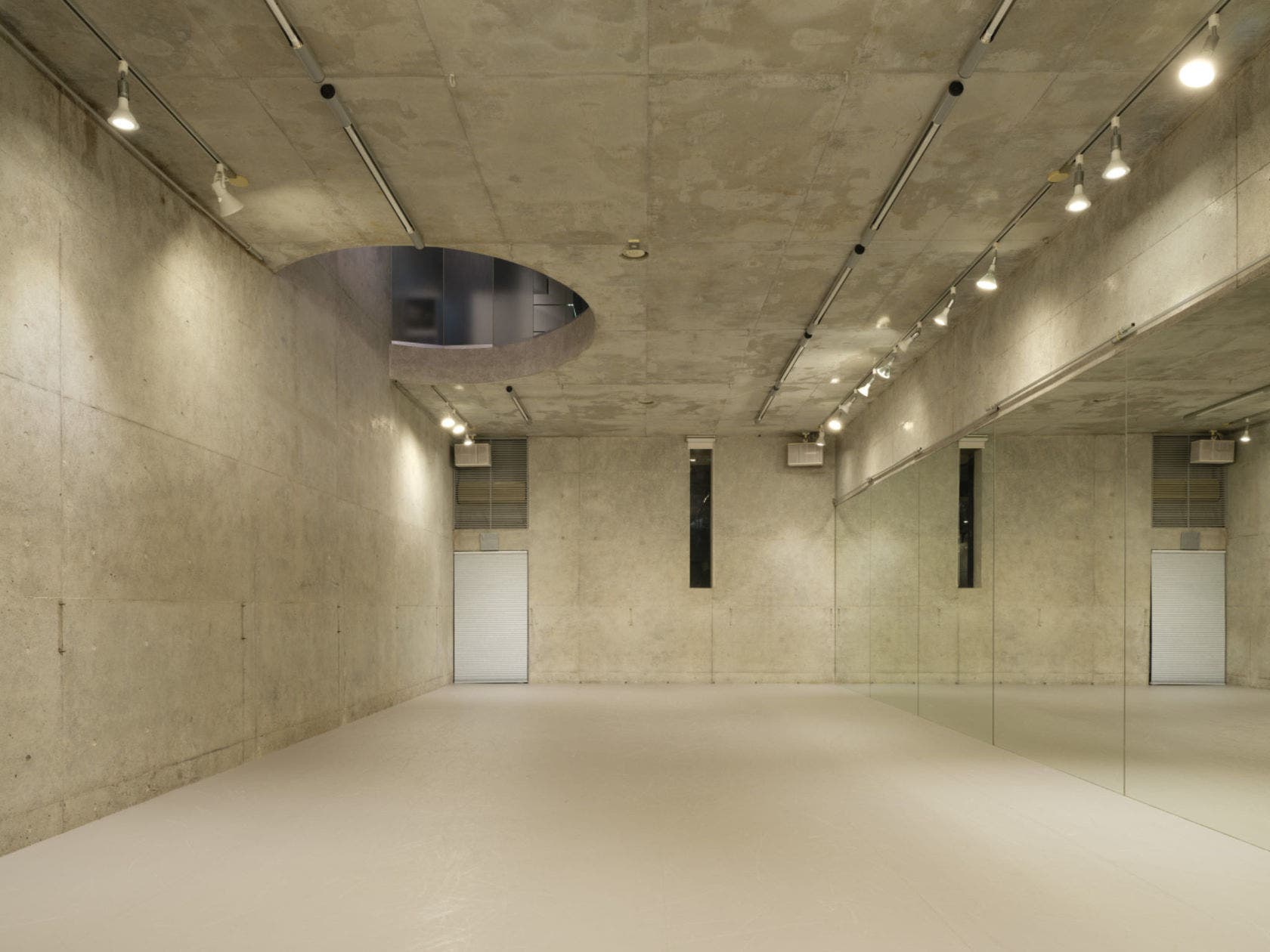  コンクリート打ち放しのデザイナーズレンタルスタジオ 新宿から丸ノ内線で8分の東高円寺駅から徒歩圏内の写真10