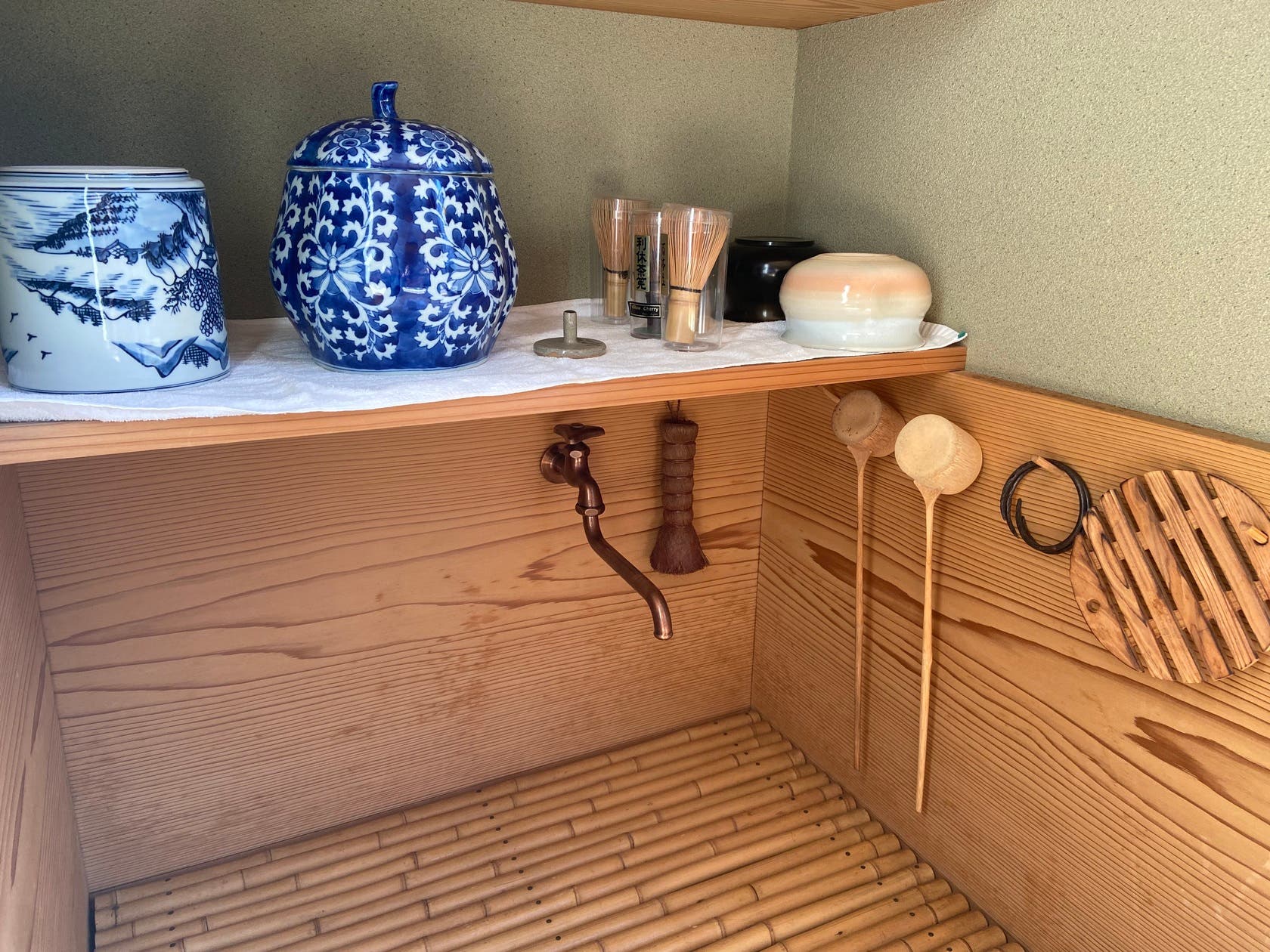 ゆったりお仲間と寛げる和室１０畳　川和町駅から徒歩6分　　注意:2025/12/5〜6庭の手入れあり外は使用できませんの写真9