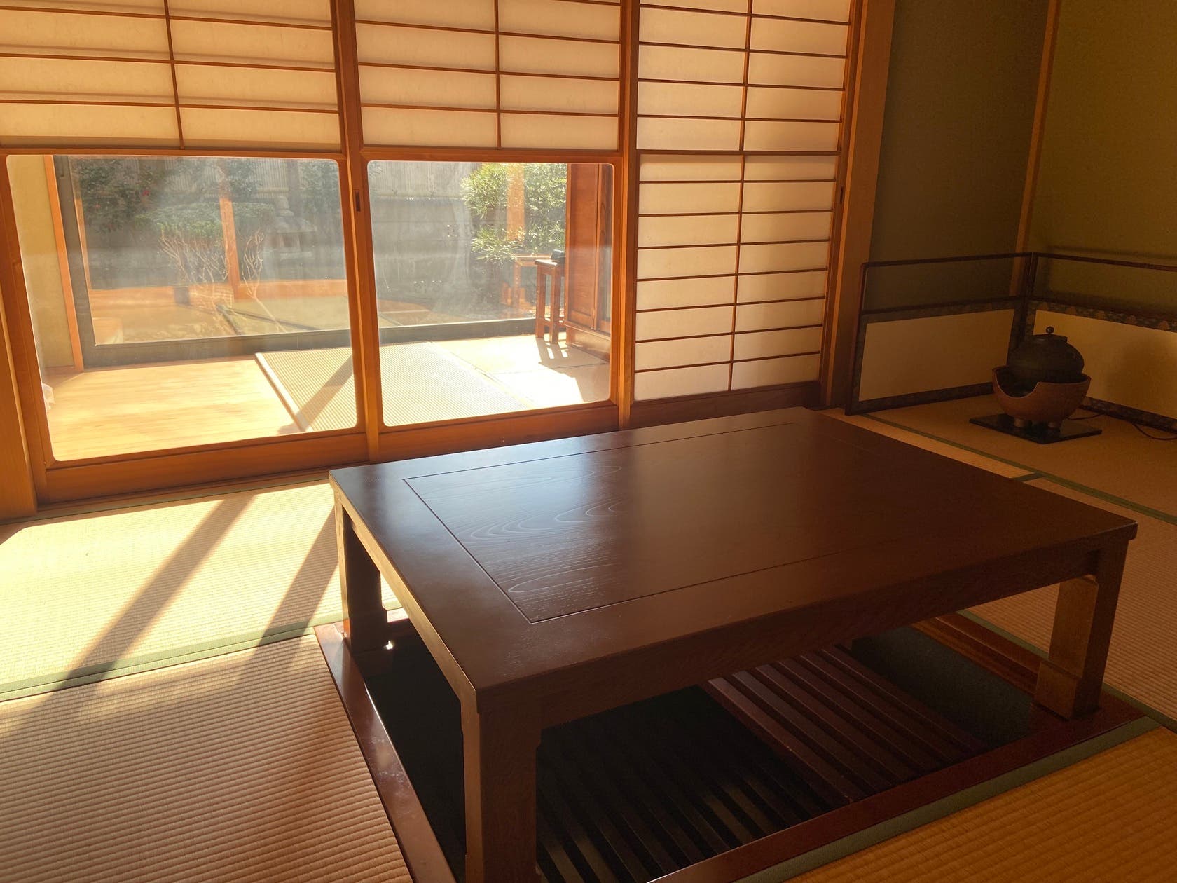 ゆったりお仲間と寛げる和室１０畳　川和町駅から徒歩6分　　注意:2025/12/5〜6庭の手入れあり外は使用できませんの写真5