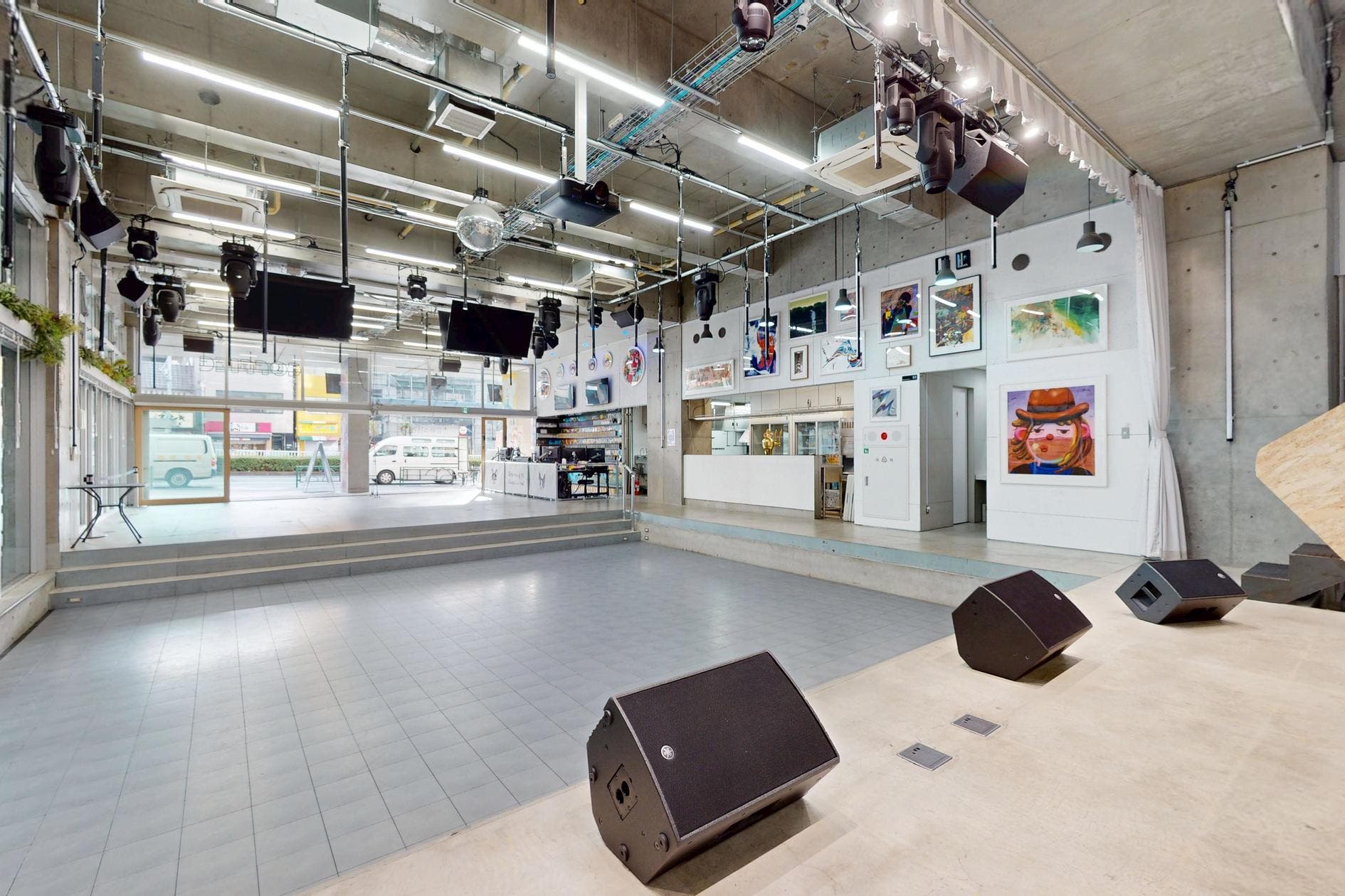 ～フォーマルな研修やセミナーから煌びやかな宴会まで、一気通貫で開催できる「駅前」＆「ハイブリッド」なイベントホール。の写真7