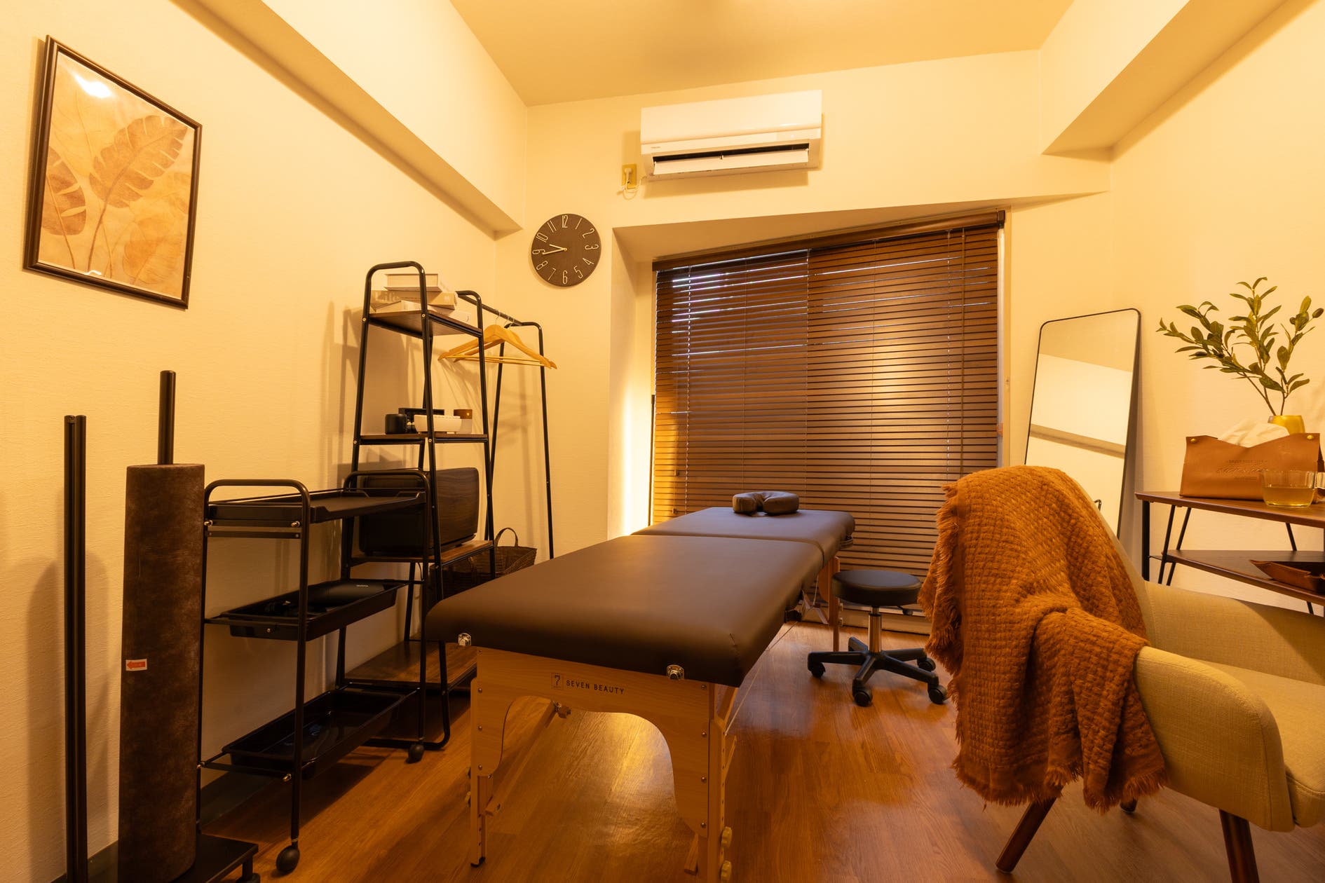 茶色を基調とした落ち着いたあたたかい「corelabo208　CHAIRO」名古屋駅徒歩５分✨エステ・ネイル・整体✨可燃ごみ無料の写真4