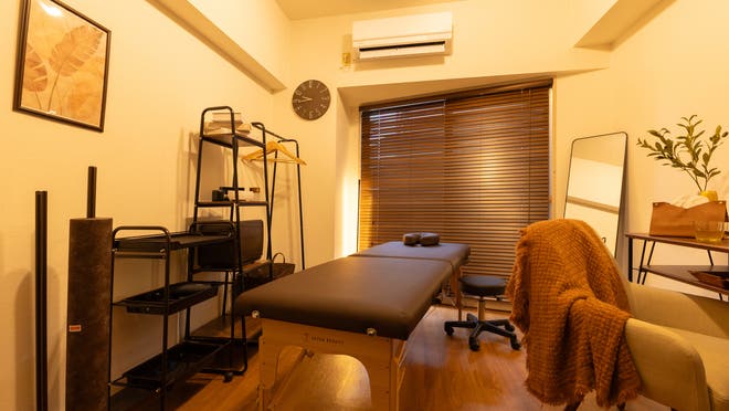 茶色を基調とした落ち着いたあたたかい「corelabo208 CHAIRO」名古屋駅徒歩5分✨エステ・ネイル・整体✨可燃ごみ無料の写真4