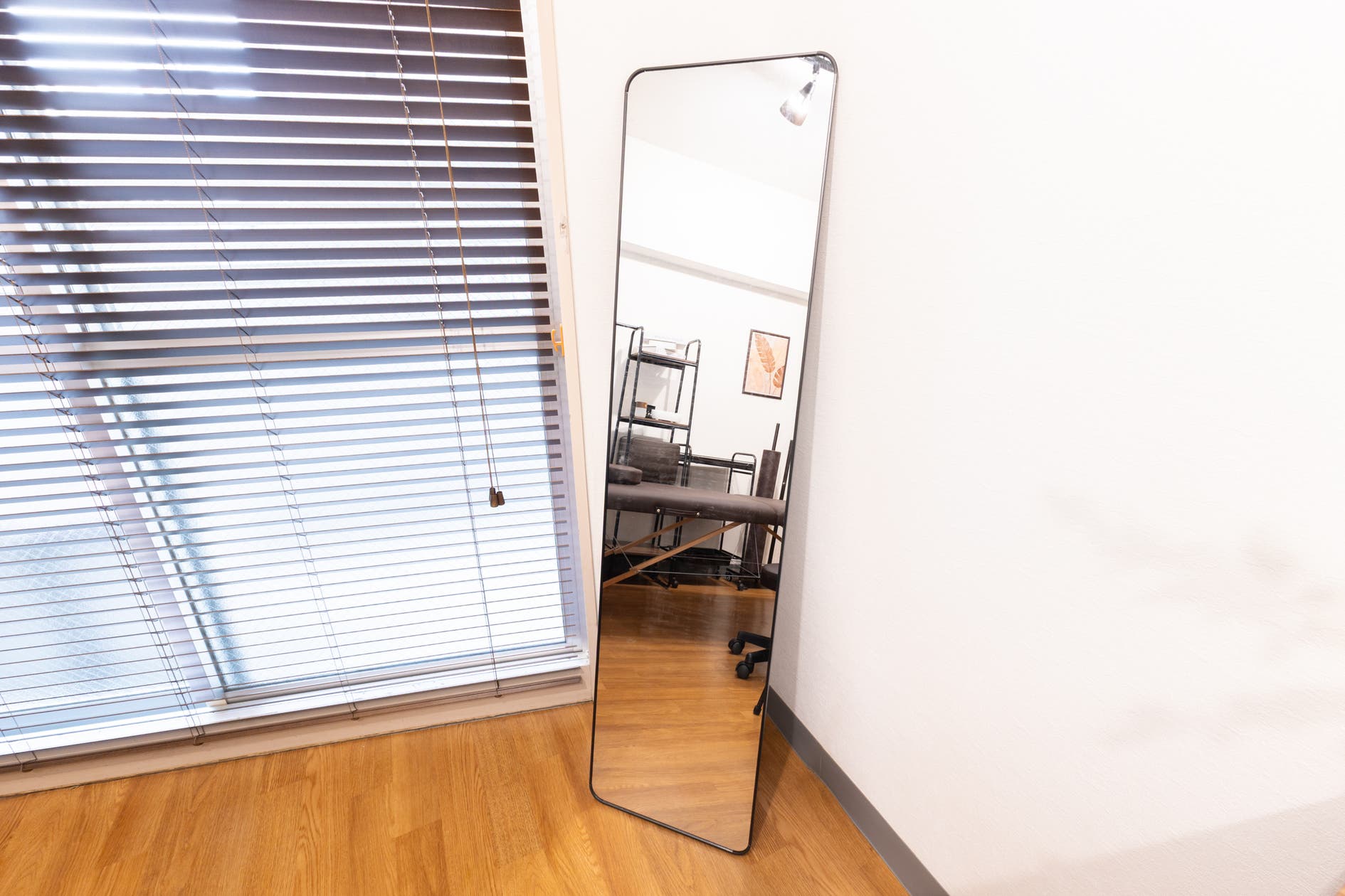 茶色を基調とした落ち着いたあたたかい「corelabo208　CHAIRO」名古屋駅徒歩５分✨エステ・ネイル・整体✨可燃ごみ無料の写真8