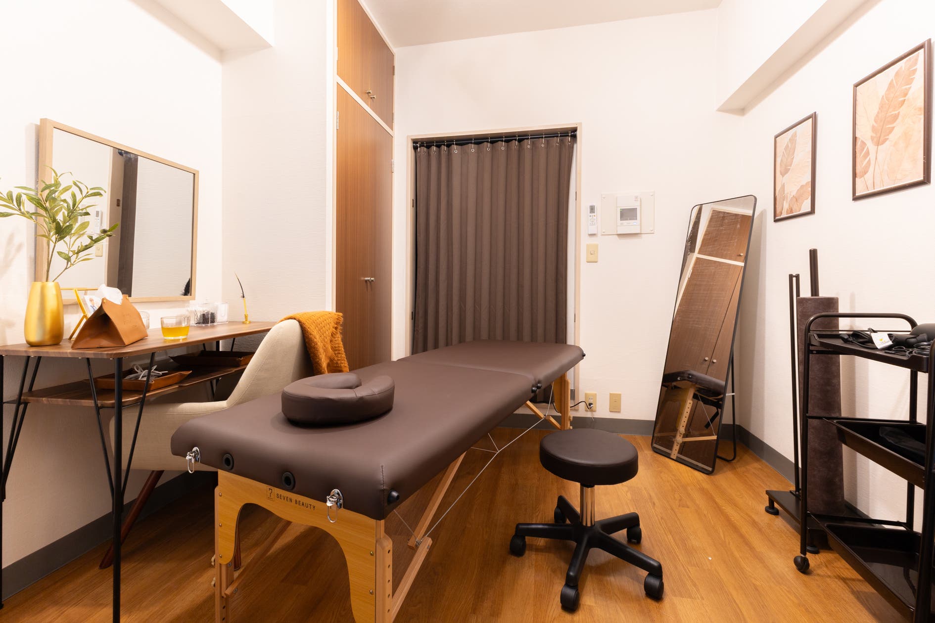 茶色を基調とした落ち着いたあたたかい「corelabo208　CHAIRO」名古屋駅徒歩５分✨エステ・ネイル・整体✨可燃ごみ無料の写真12