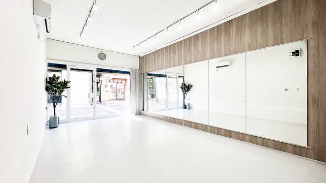 【東武宇都宮駅徒歩3分!】◆5m大型鏡があるスタジオ◆ダンス・ヨガ・ピラティスにオススメ!グループでも個人でもどうぞ!の写真1