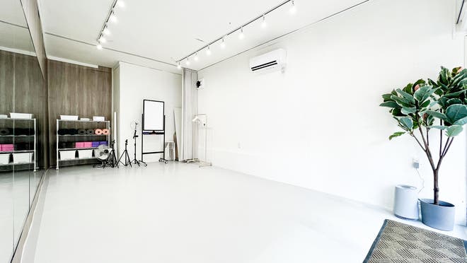 【東武宇都宮駅徒歩3分!】◆5m大型鏡があるスタジオ◆ダンス・ヨガ・ピラティスにオススメ!グループでも個人でもどうぞ!の写真2