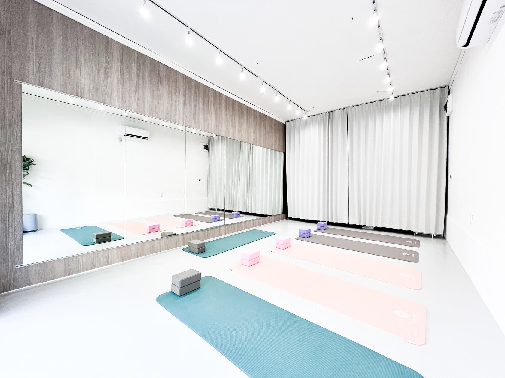 【東武宇都宮駅徒歩3分！】◆5ｍ大型鏡があるスタジオ◆ダンス・ヨガ・ピラティスにオススメ！グループでも個人でもどうぞ！の写真6