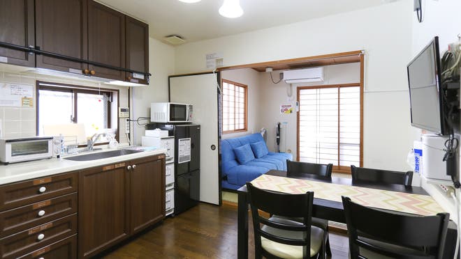 【掃除、ゴミ持ち帰り不要】金沢駅徒歩5分、キッチン付き個室2LDK!女子会・誕生日会・ママ会・コスプレ撮影・会議利用などに!の写真1