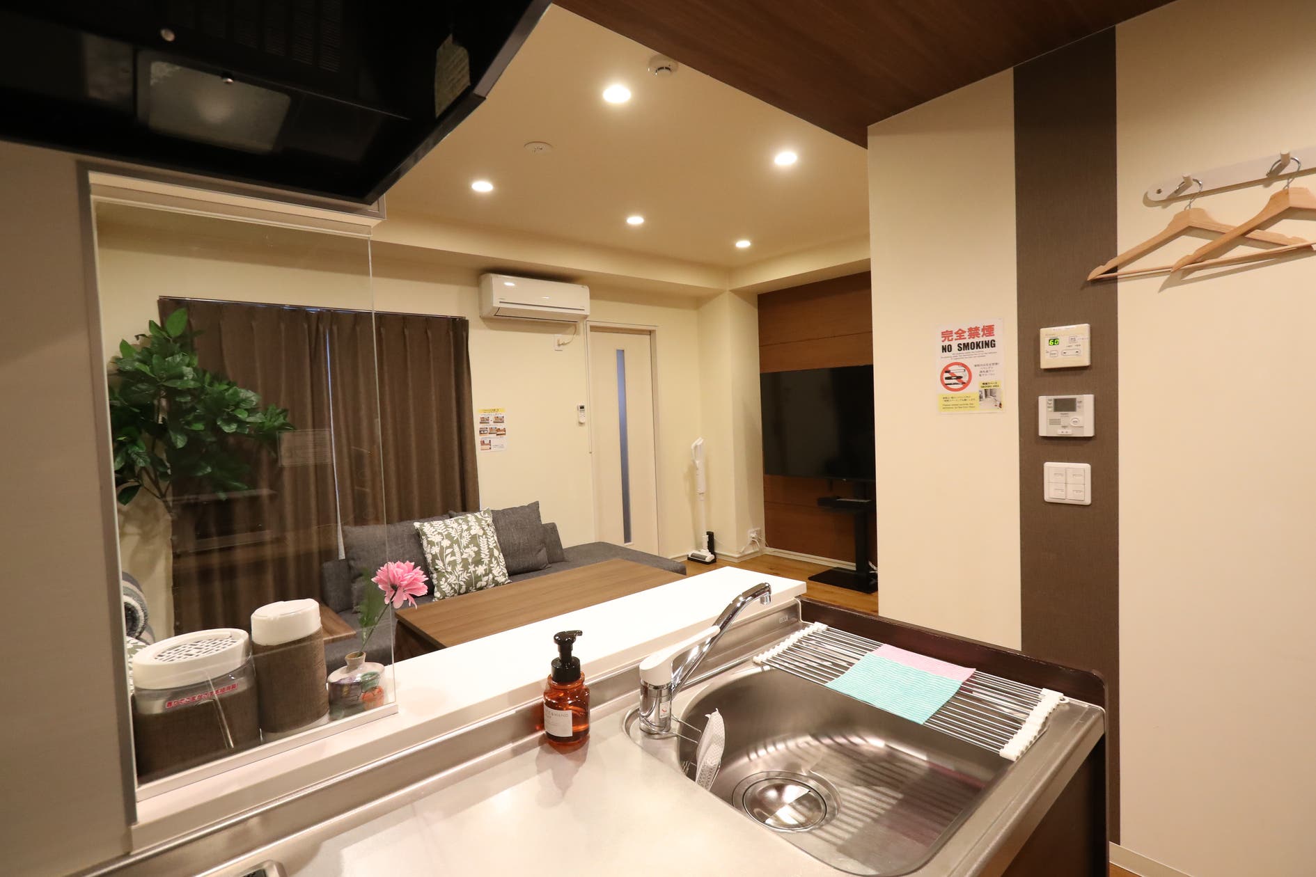 【忘年会・新年会に！】武蔵ヶ辻徒歩3分 大画面テレビ&キッチン付き44㎡1LDK貸切個室シアタールーム【駐車場あり！】の写真4