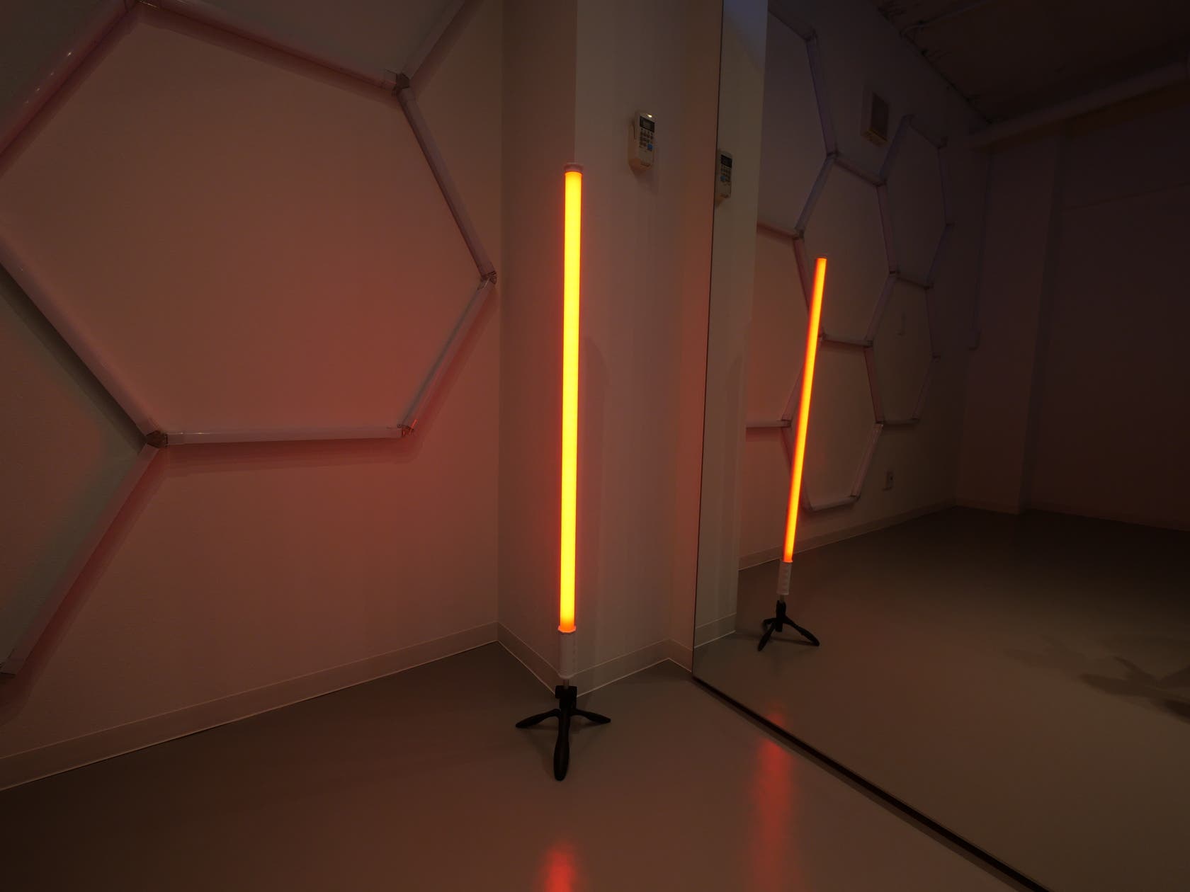 【柏駅4分】真っ白な内装で清潔感✨｜20平米｜リノリュウム床｜天井高く開放的｜5人で余裕でダンス👍｜撮影映えLED完備🎥の写真16