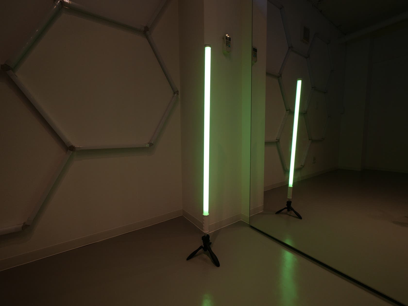 【柏駅4分】真っ白な内装で清潔感✨｜20平米｜リノリュウム床｜天井高く開放的｜5人で余裕でダンス👍｜撮影映えLED完備🎥の写真17