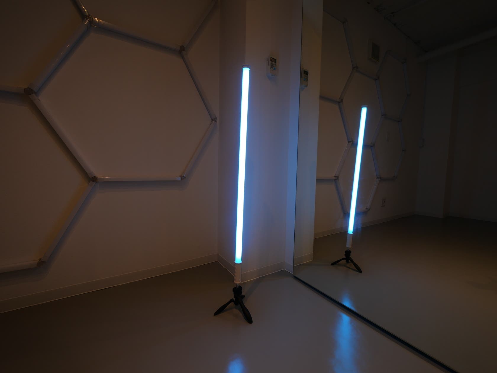 【柏駅4分】真っ白な内装で清潔感✨｜20平米｜リノリュウム床｜天井高く開放的｜5人で余裕でダンス👍｜撮影映えLED完備🎥の写真18