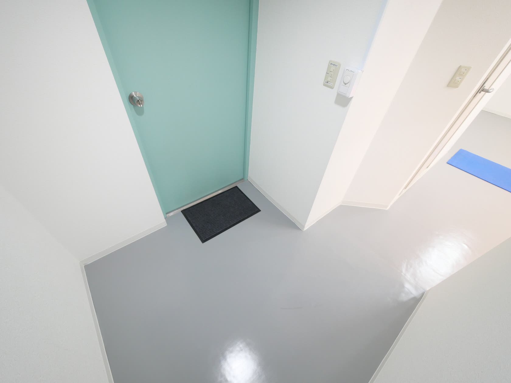 【柏駅4分】真っ白な内装で清潔感✨｜20平米｜リノリュウム床｜天井高く開放的｜5人で余裕でダンス👍｜撮影映えLED完備🎥の写真21