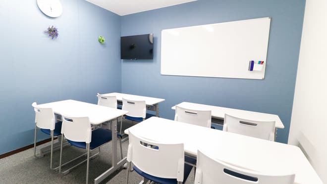 【梅田駅地下直結で最高の立地!大阪駅前第二ビル!8名利用可!】大型モニター・WiFi全て無料!ふれあい貸し会議室 梅田No132の写真1