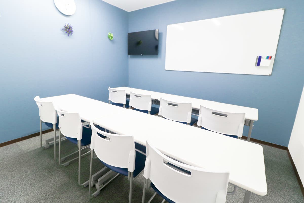 【梅田駅地下直結で最高の立地！大阪駅前第二ビル！8名利用可！】大型モニター・WiFi全て無料！ふれあい貸し会議室 梅田No132の写真5