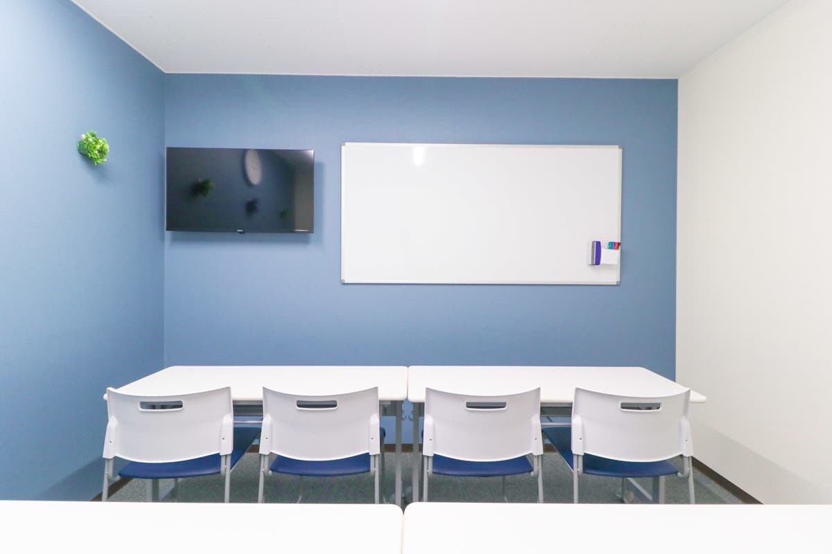 【梅田駅地下直結で最高の立地！大阪駅前第二ビル！8名利用可！】大型モニター・WiFi全て無料！ふれあい貸し会議室 梅田No132の写真9