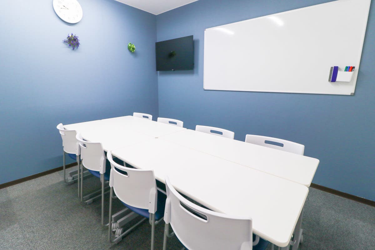 【梅田駅地下直結で最高の立地！大阪駅前第二ビル！8名利用可！】大型モニター・WiFi全て無料！ふれあい貸し会議室 梅田No132の写真10