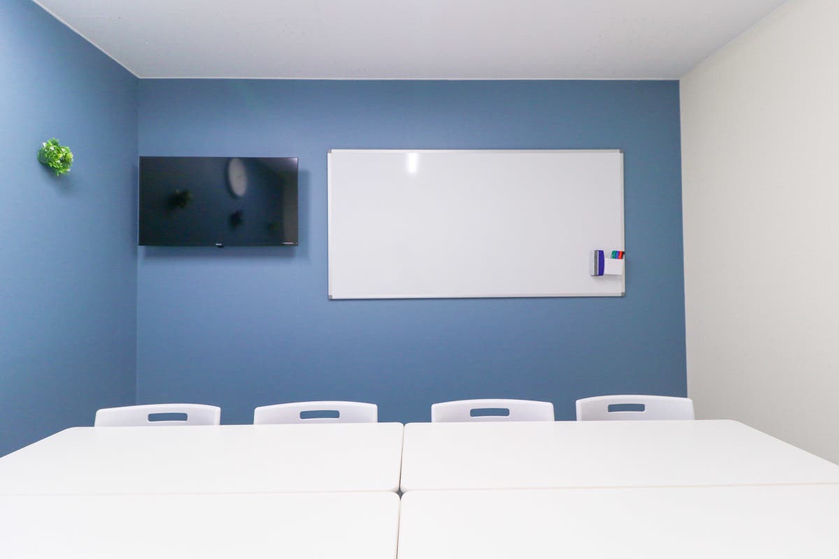 【梅田駅地下直結で最高の立地！大阪駅前第二ビル！8名利用可！】大型モニター・WiFi全て無料！ふれあい貸し会議室 梅田No132の写真14